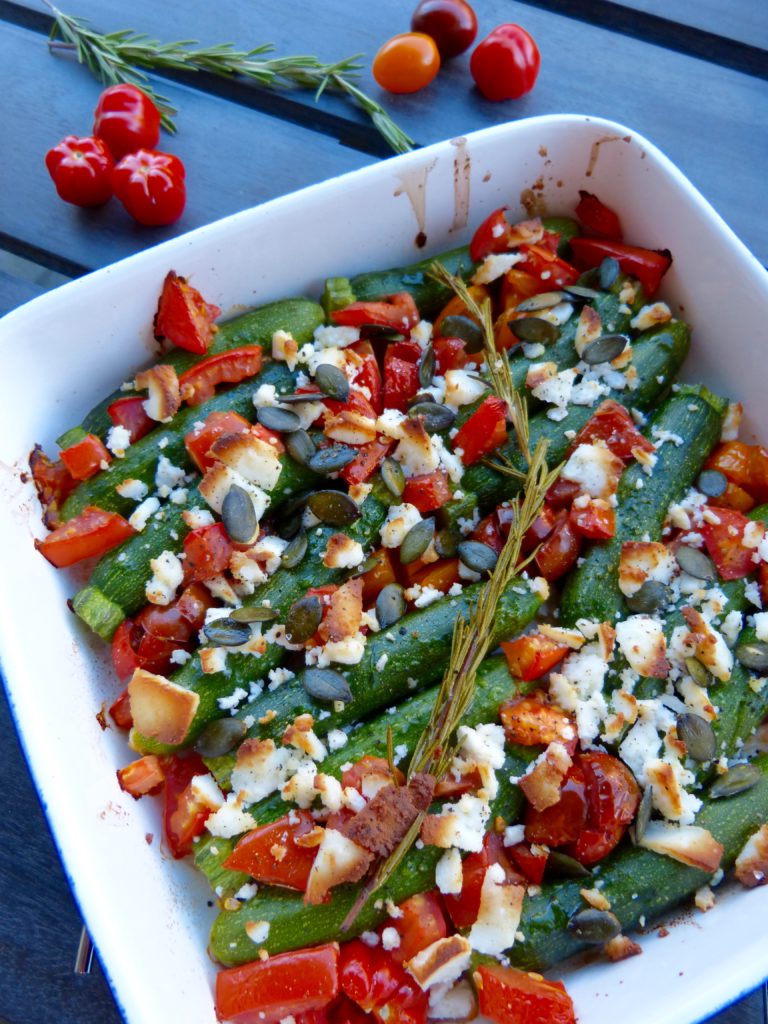 Mini courgettes rôties, tomates et Manouri - Un petit Oiseau dans la ...